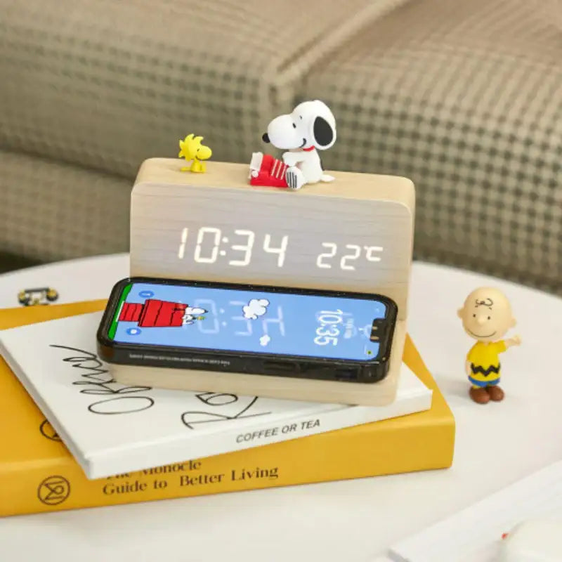 Bo Friends x Peanuts - Snoopy LED Wooden Desk Clock – Harumio